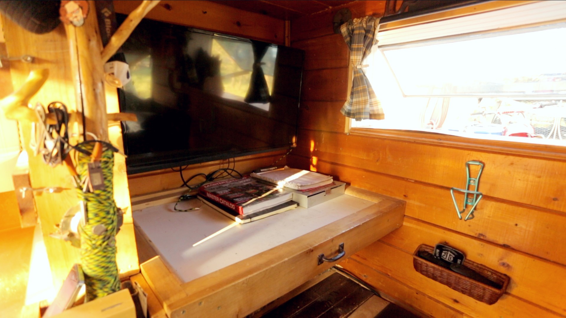 Tiny House Expedition - Nomadic Carpenter's DIY Custom Camper Home