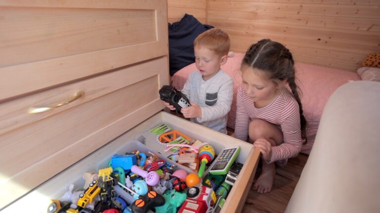 Tiny House Expedition - Family of 4 in 3-Bedroom Tiny House