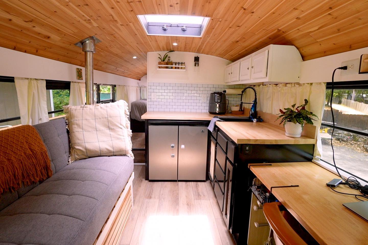 Tiny House Expedition - Digital Nomad's Off Grid Bus Conversion Tiny Home