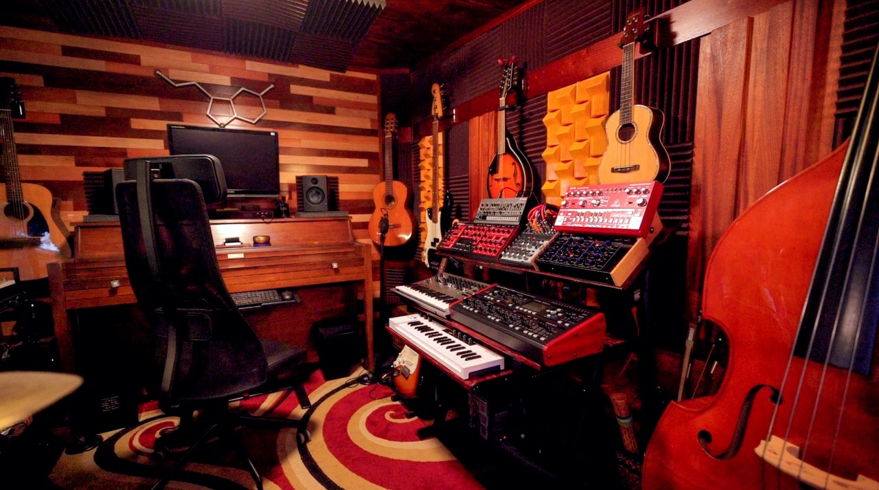 Tiny House Expedition - Mind-Blowing Tiny Home on Foundation built from ...