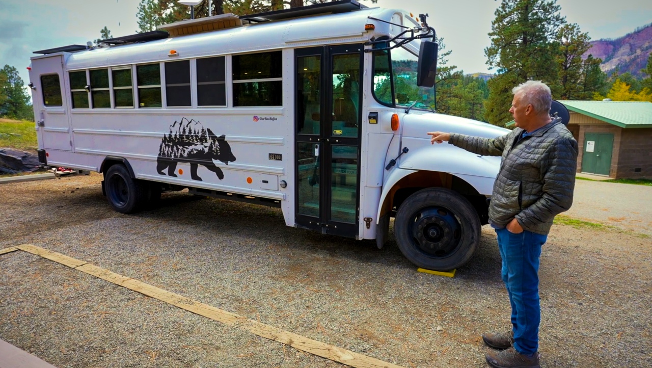 Tiny House Expedition - He built a $35k Tech-Filled Tiny Home Skoolie ...