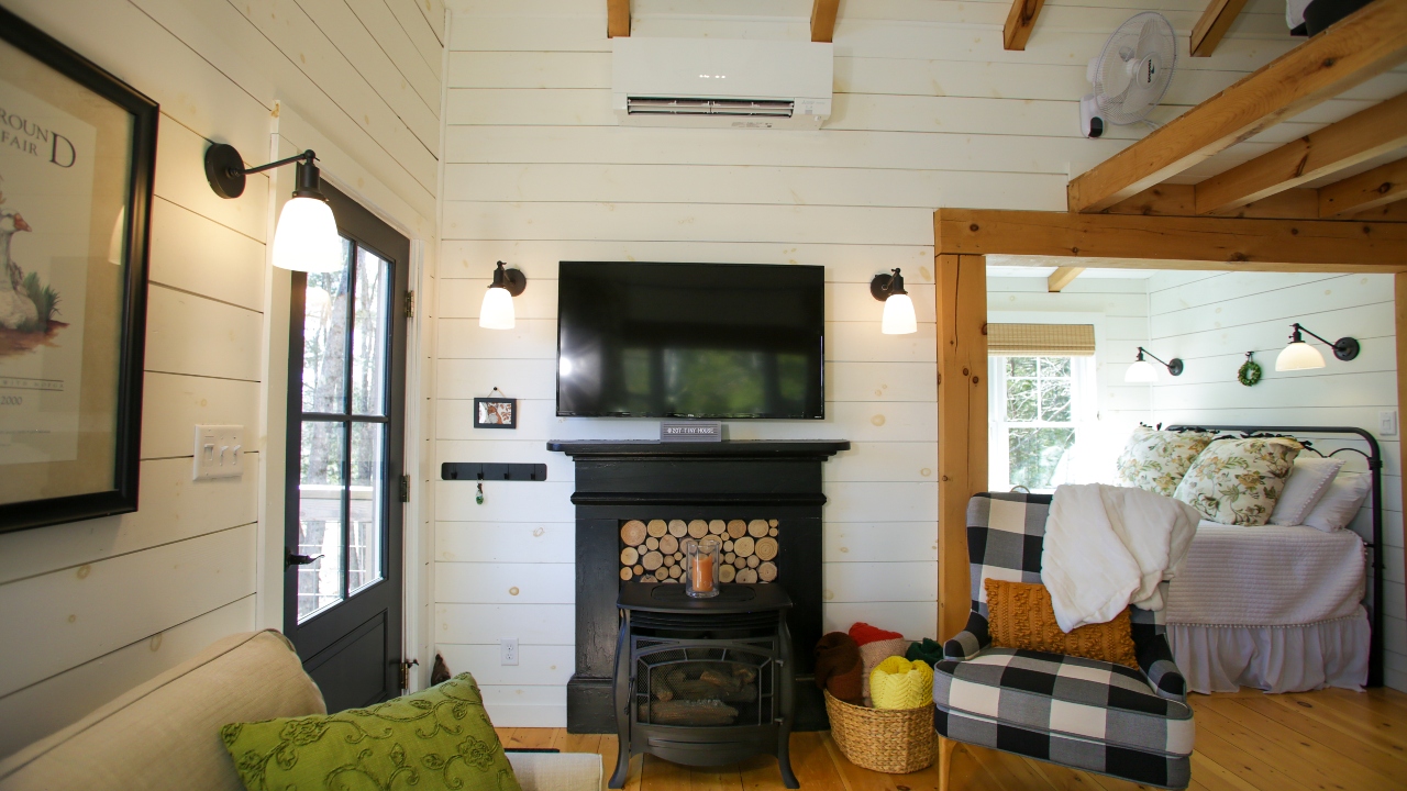 Tiny House Expedition - Treehouse Vibes! Her Tiny House in the Trees