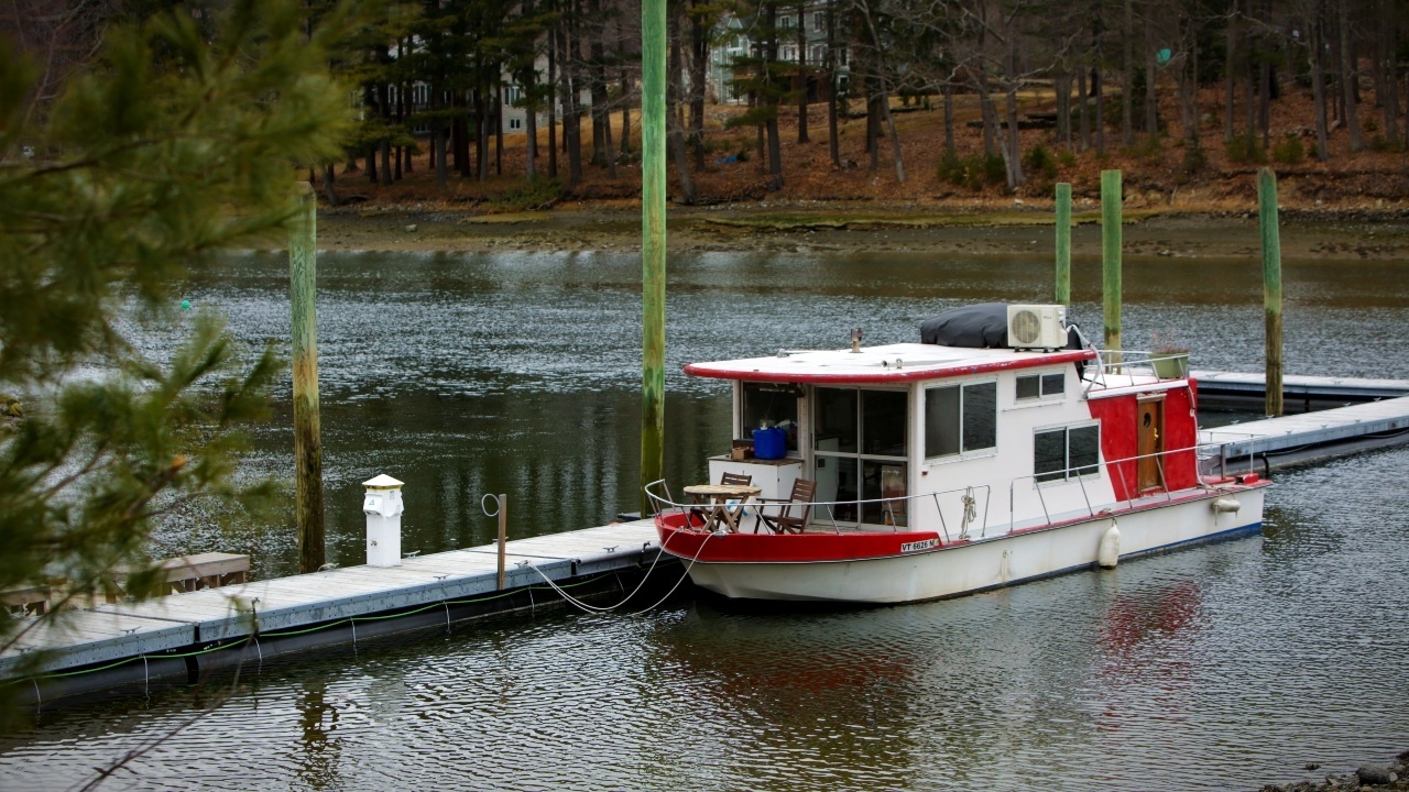Tiny House Expedition - Couple's Renovated Tiny House Boat Life